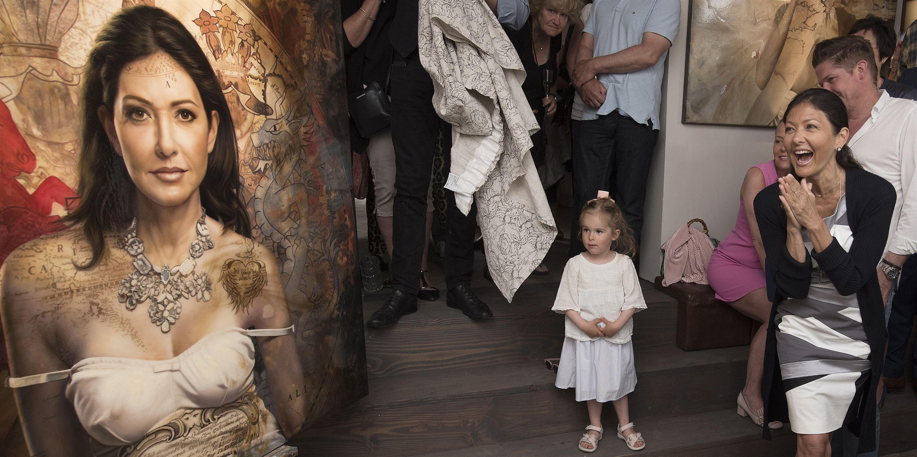 Grevinde Alexandra chokerer: Viser bar hud i nyt maleri - Avisen.dk