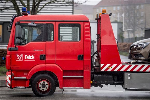 Varebil rammer Falck-bil: To alvorligt tilskadekomne - Avisen.dk
