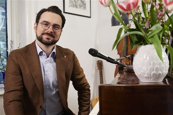 Hans Toft-Olsen: Syngende lussing til Phillip Faber - Avisen.dk