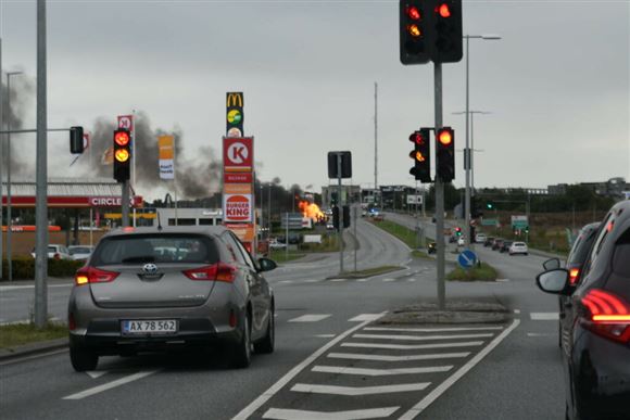 Døgnrapport: Meter høje flammer fra varevogn, drenge faldt ned fra ...