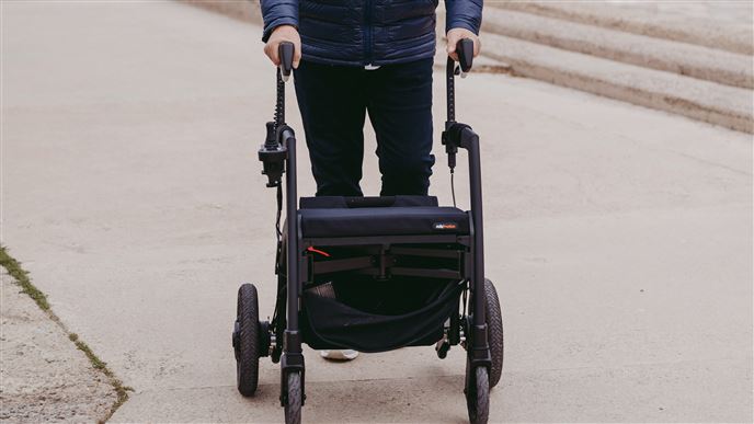 Rullede mand med rollator i butik - kan du kende dem? - Avisen.dk