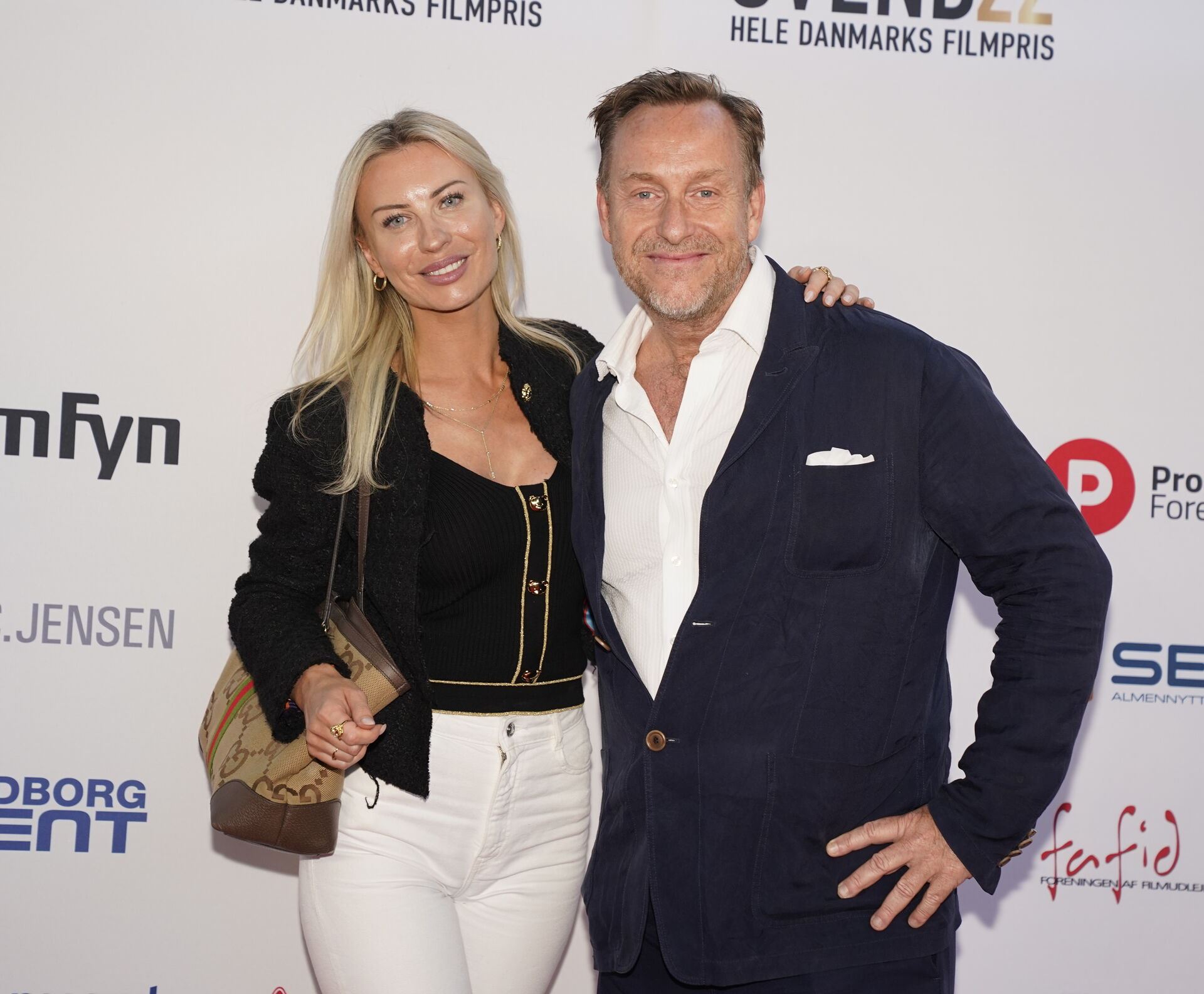 Katherine Diez forgyldes - sælger for millioner - Avisen.dk