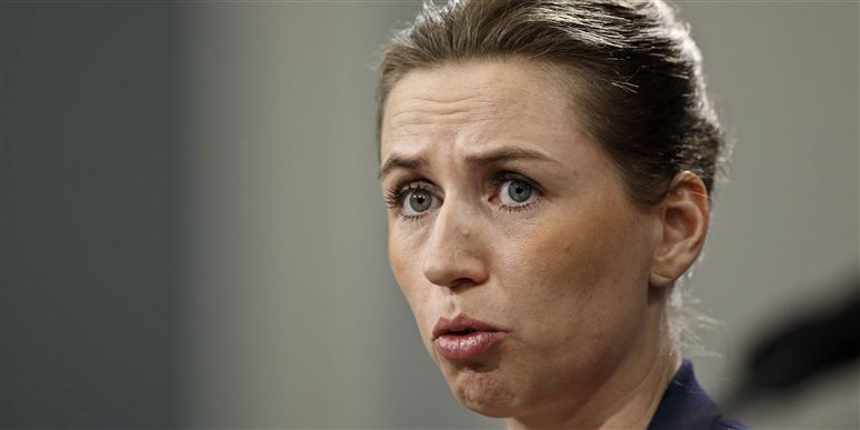 Mette F.: Ingen skal kaste sten efter politiet - Avisen.dk